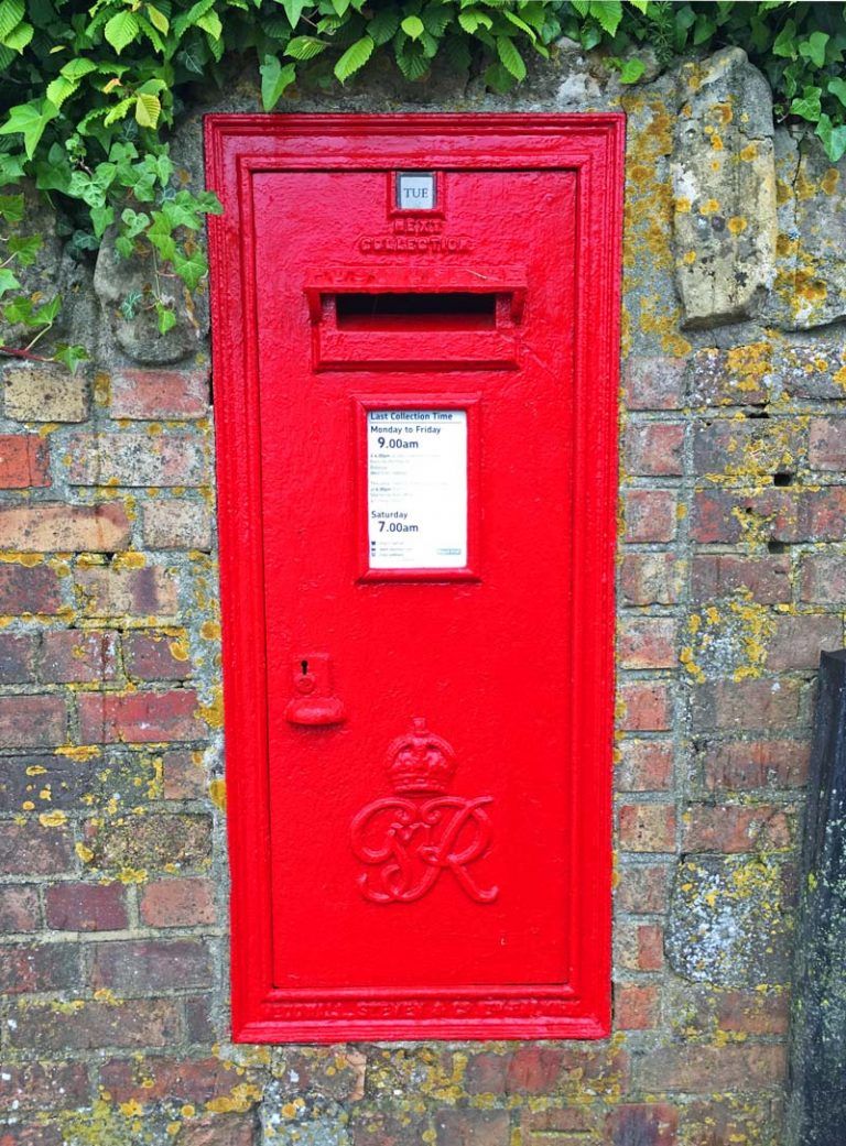 The English post box – England's Puzzle